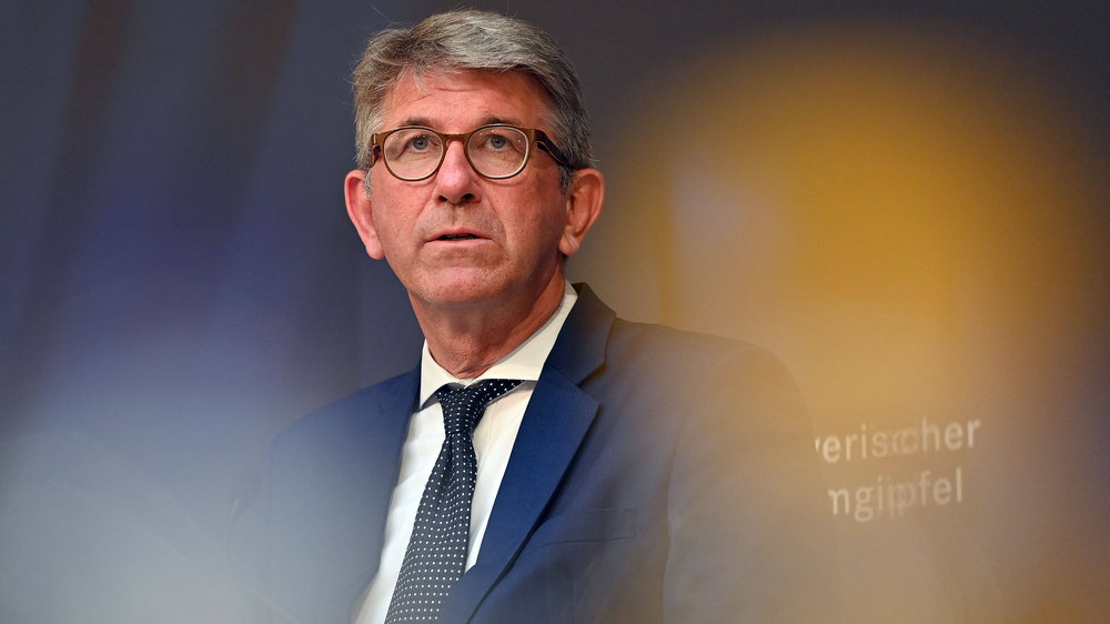 Kulturstaatsminister Weimer überträgt seine Verlagsanteile ...